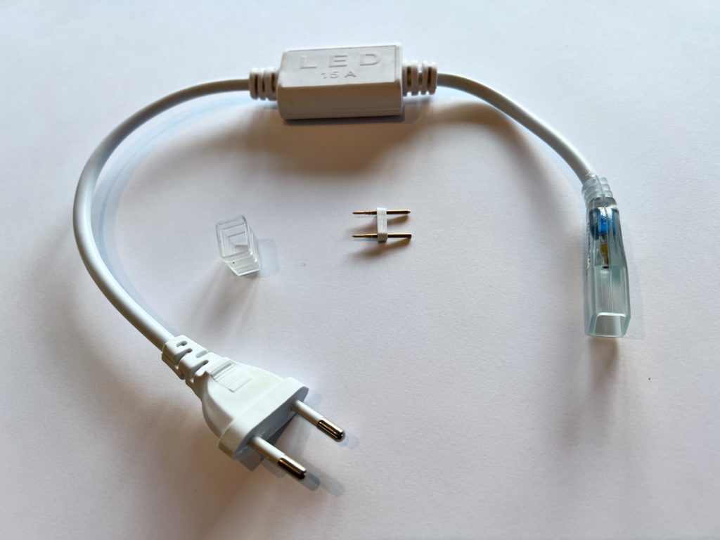 LOT CÂBLE D'ALIM. IP65 + EMBOUTS POUR LEDSTRIP 240V AC - CLARTee